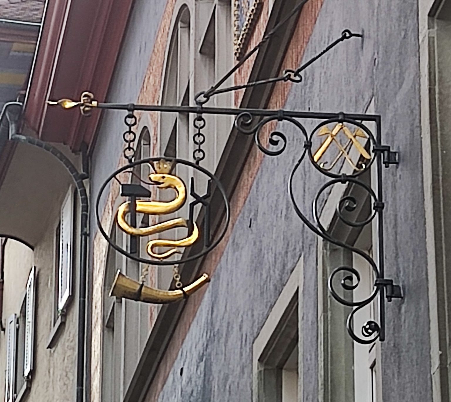Das Zunfthaus zur Schmiden „Zum goldenen Horn“ – Medizinhistorisches Zürich