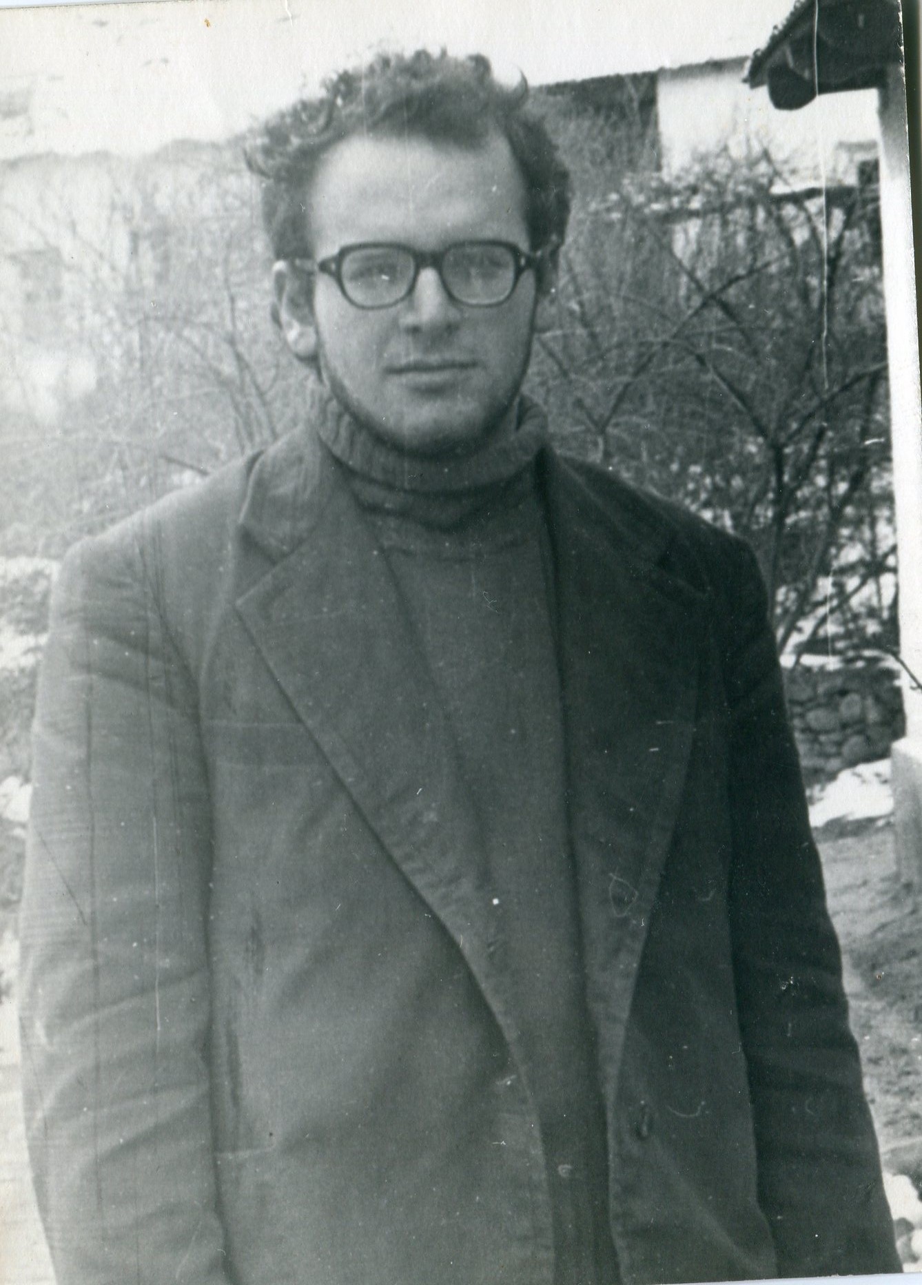 «Рассыпаться и вновь собраться…» – Виктор Фет читает свои стихи ...